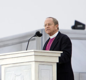 Gene Robinson, first openly gay Episcopal bishop, announces his divorce