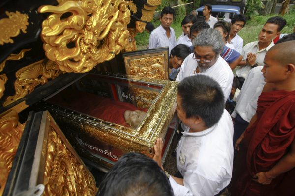 Buddhist monks' cremation ceremonies break the bank in impoverished Myanmar