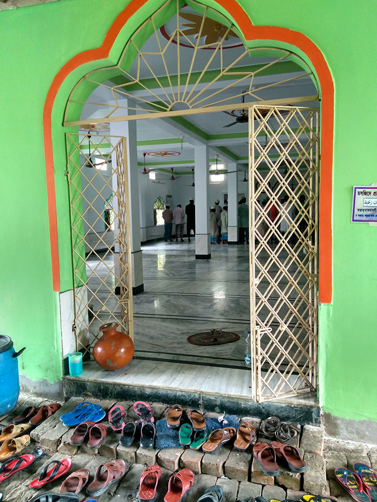 Far from home, Rohingya Muslim refugees count their blessings at Eid