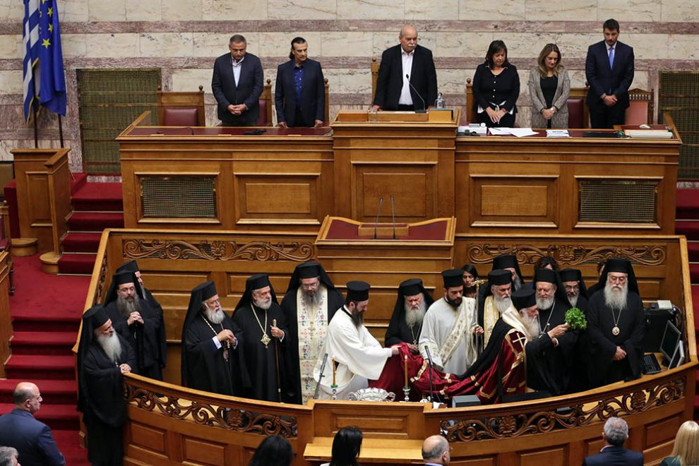 Greeks bridle at historic deal to split Orthodox church from state