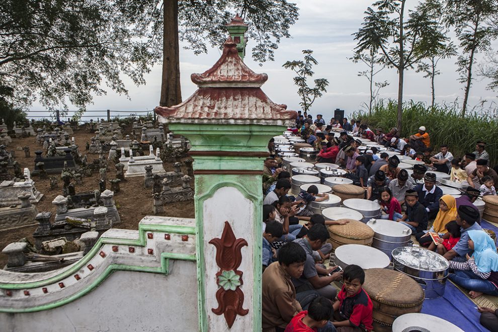 Javanese Muslims hold a Nyadran ritual to welcome Ramadan