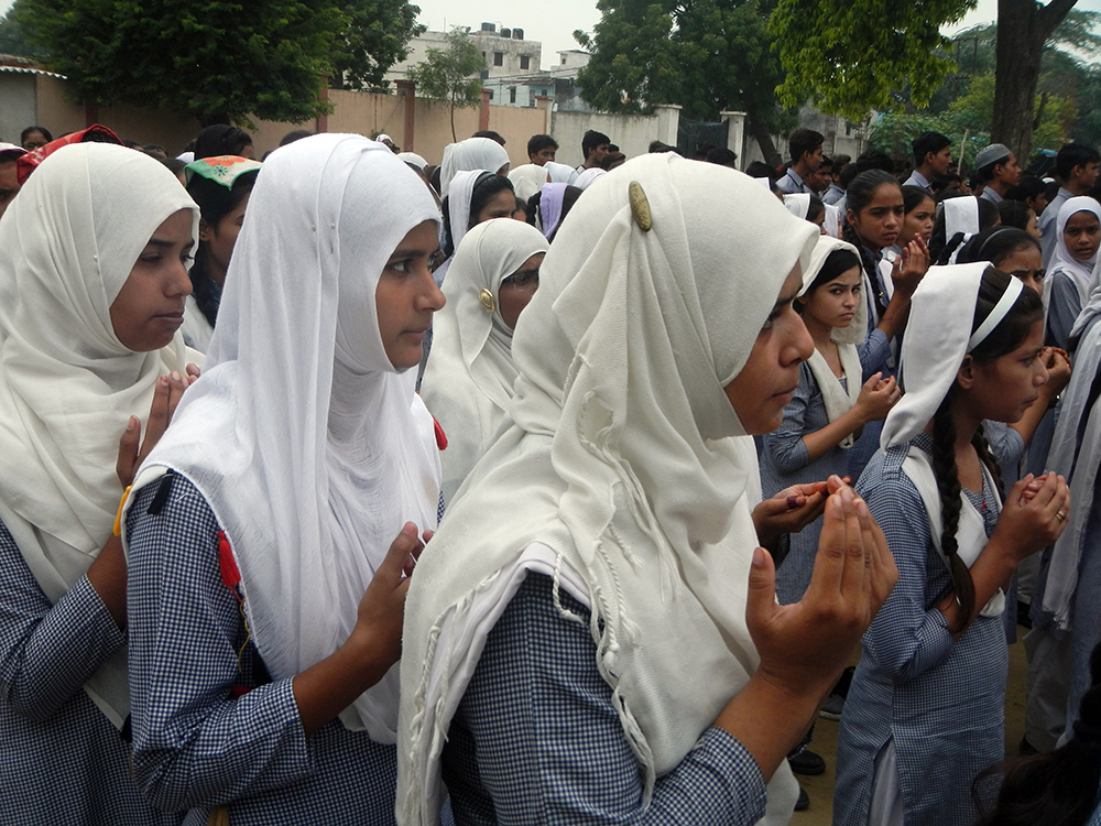 A school where Muslims and Hindus pray together stirs strife in divided ...