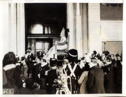 A gift of photos from a papal coronation opens a path for Jewish ...