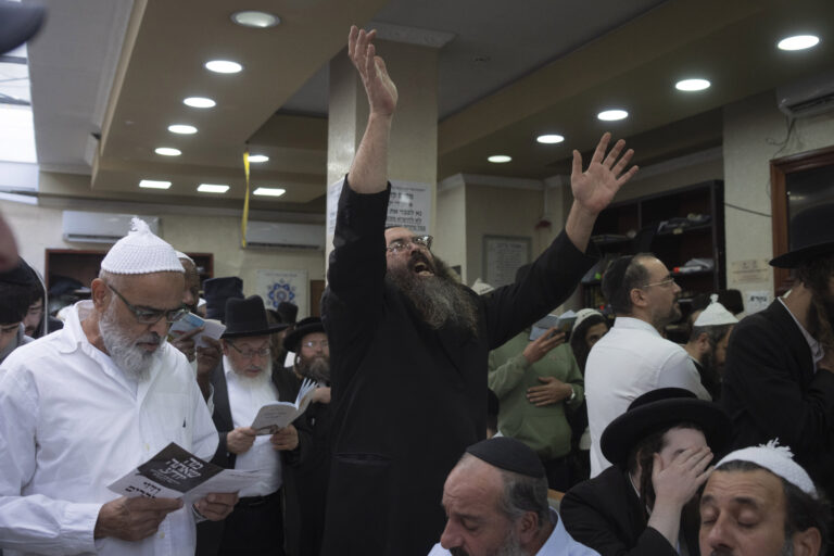 Jewish pilgrims gather in Ukraine despite the perils of war