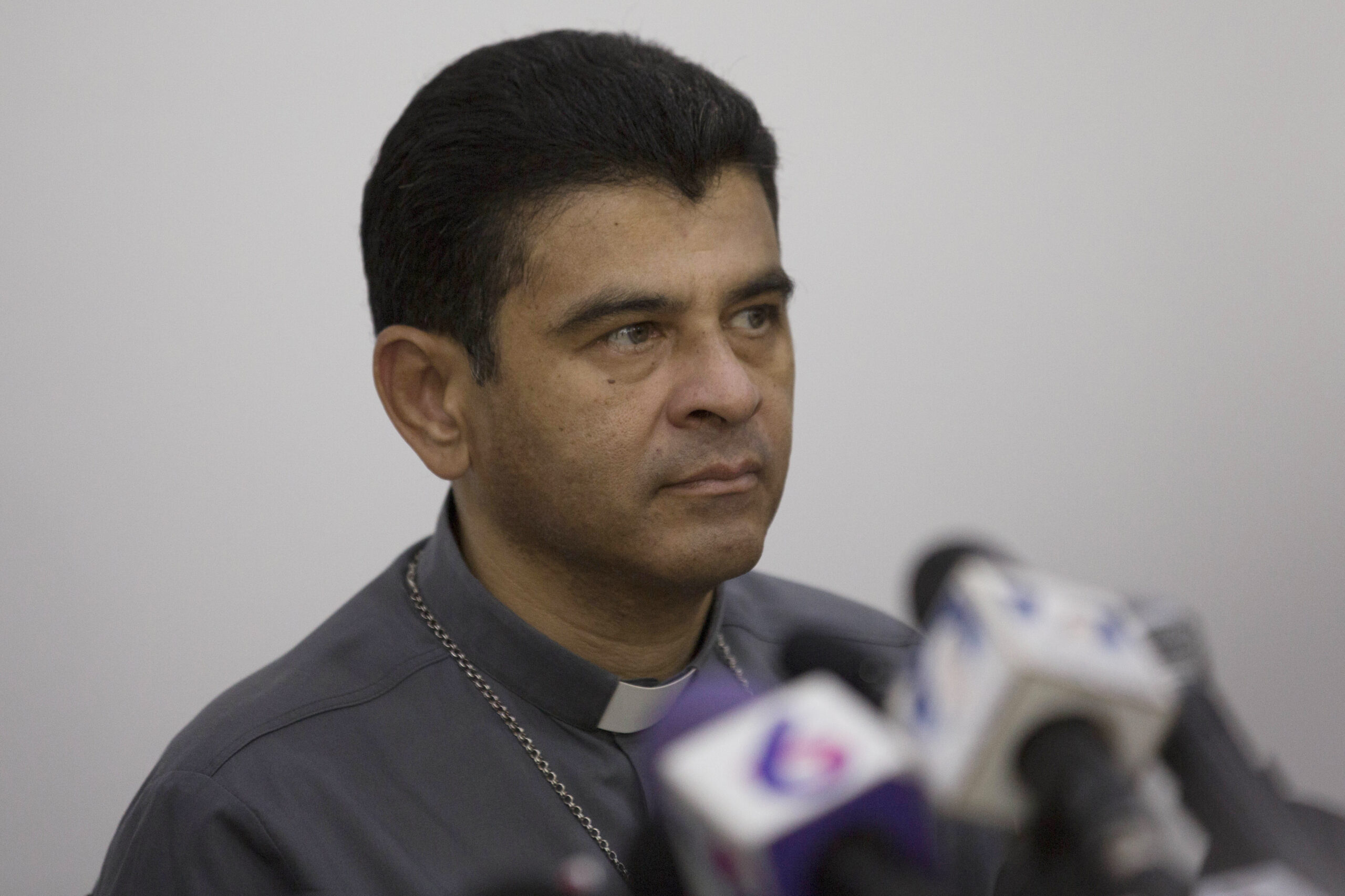 Nicaraguan Bishop Rolando Álvarez and 18 priests arrive in Rome from ...