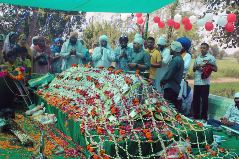 Sufi shrine on India-Pakistan border promises thread of unity