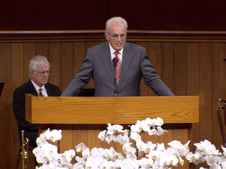 John MacArthur, Megachurch Pastor and Voice of 'Grace to You' Radio ...