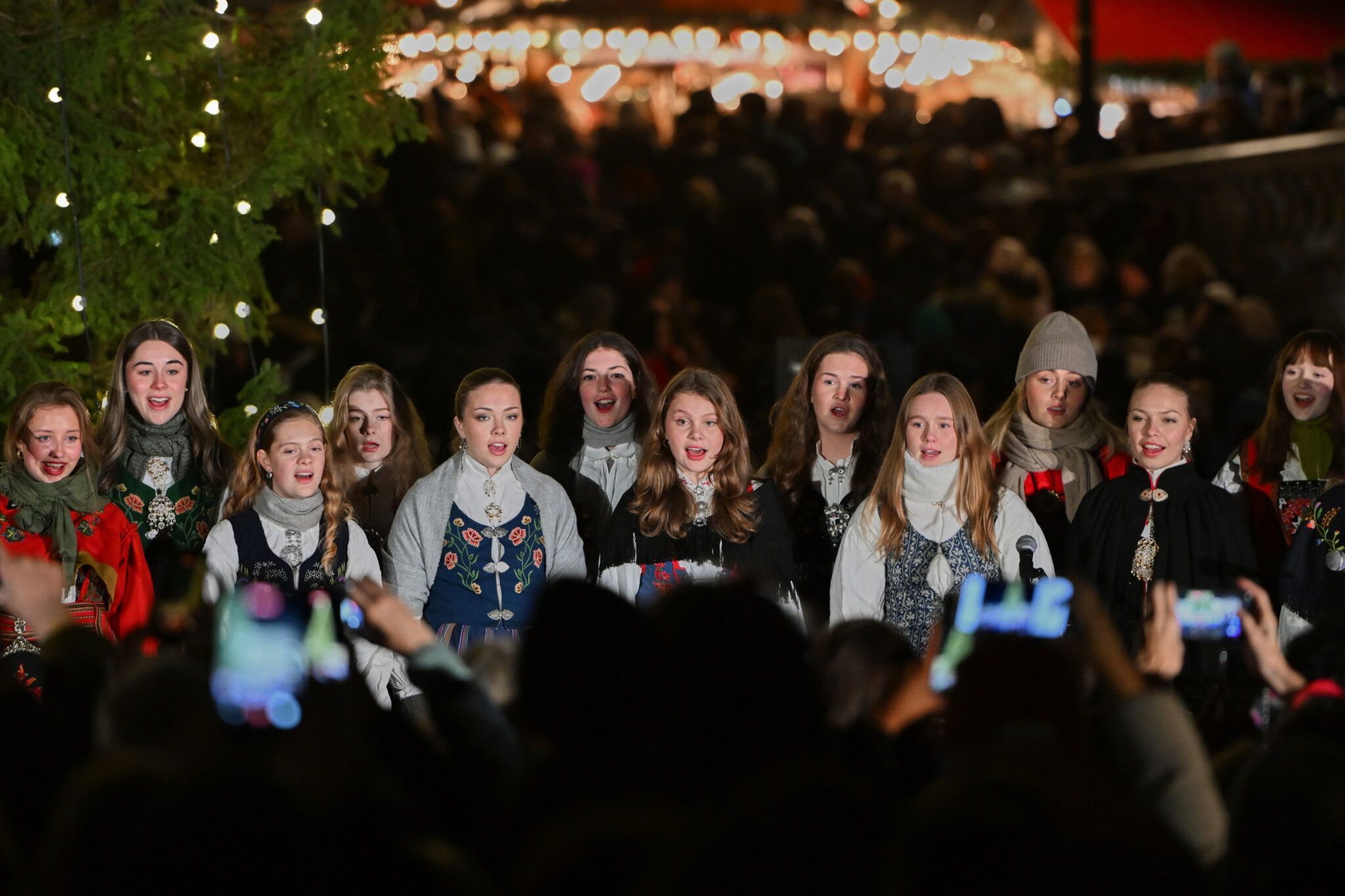 Norway donates a Christmas tree to London every year. Here's how the ...